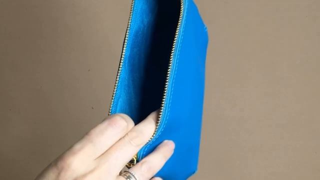 Лазурная косметичка из натуральной кожи "Твоя"