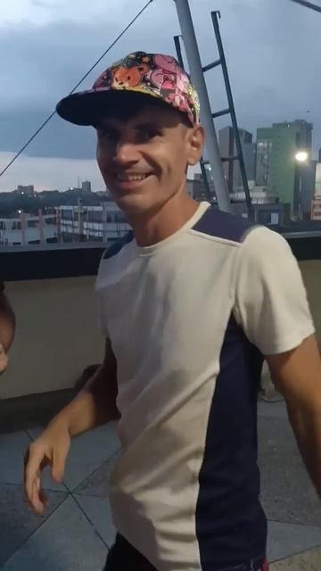 Находим девушек в Кении