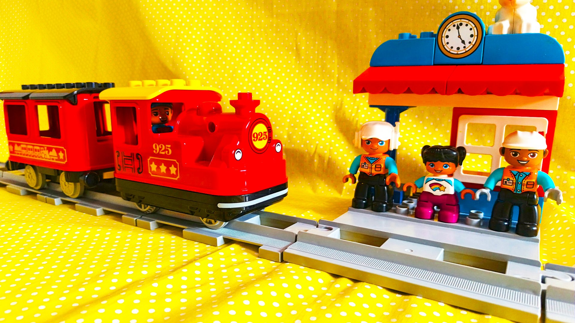 Лего паровоз.LEGO.Игрушки для детей.Поезд.Челабунчики.Рельсы.Шпалы.Человечки.Ирать.Играет.Поиграть.