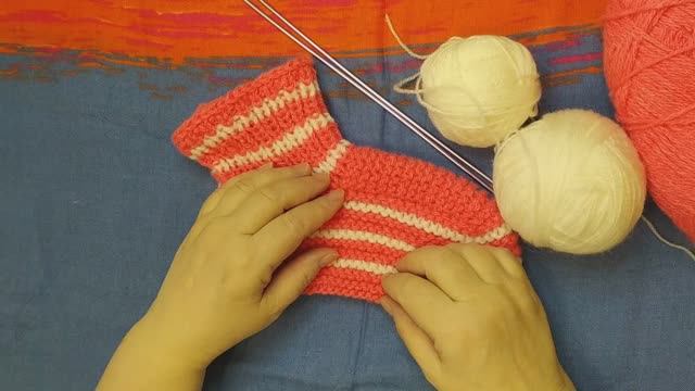 Носочки - тапочки спицами. Легко и просто!