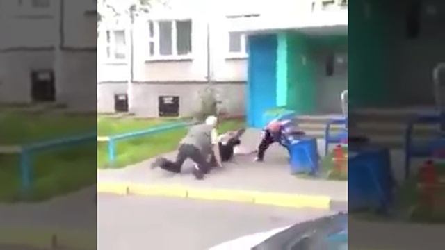 Лучшая уличная драка в истории человечества:)