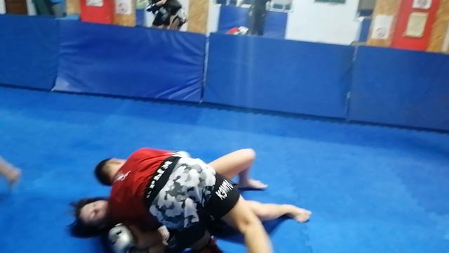 Егор сметает всех. Отработка проходов в ноги под удар в Кэмпо-ММА