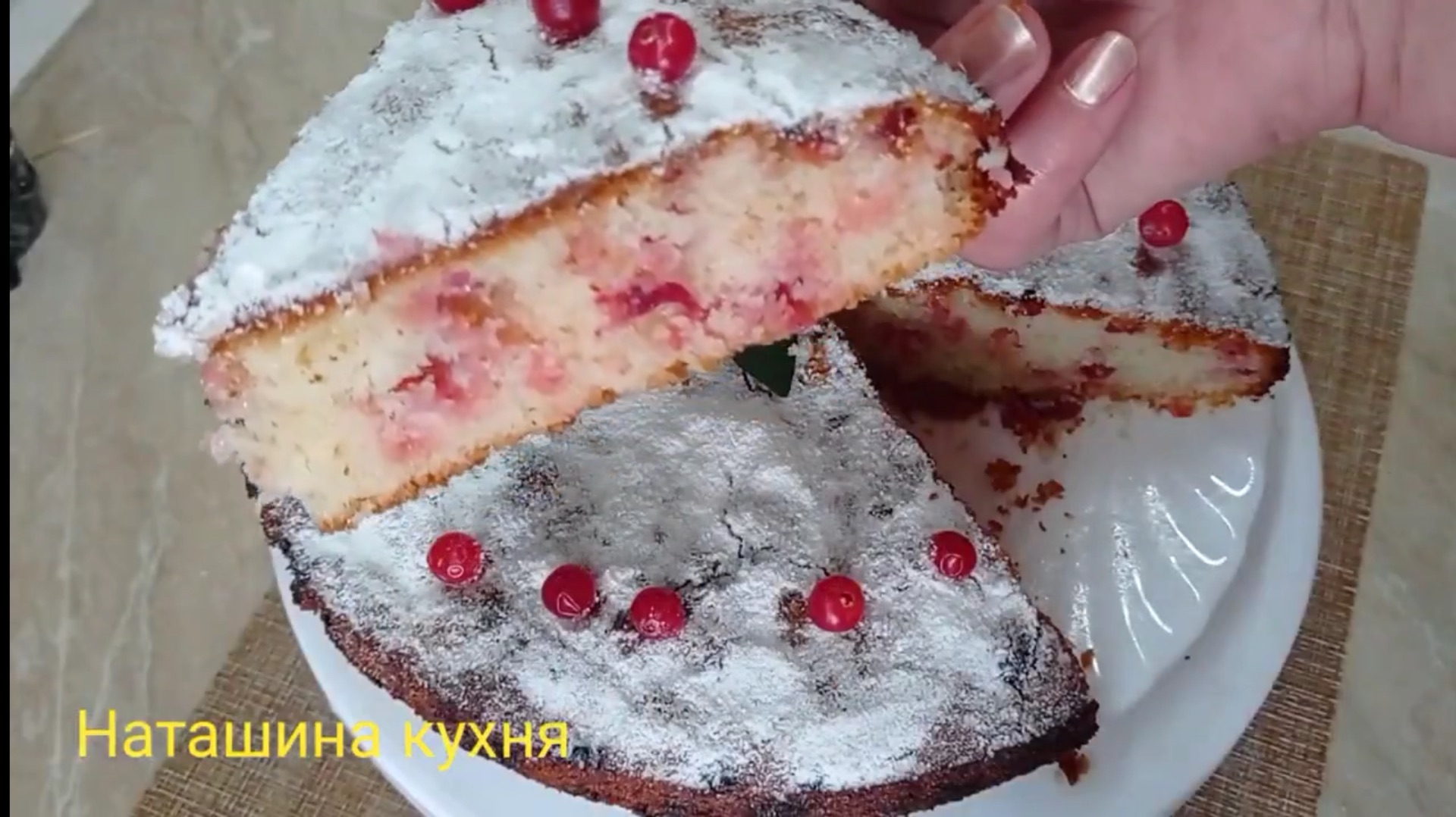 Нереально вкусный пирог Четыре стакана. Легко запомнить, всё перемешать и выпекать.