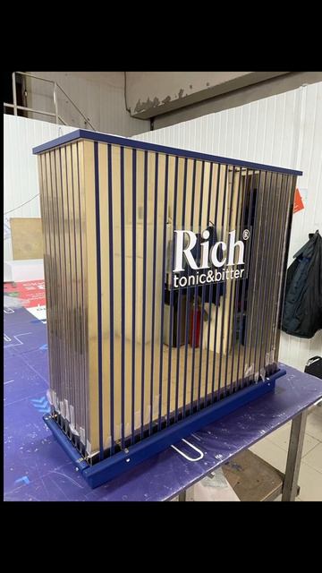 Торговые и промо-стойки для компаний