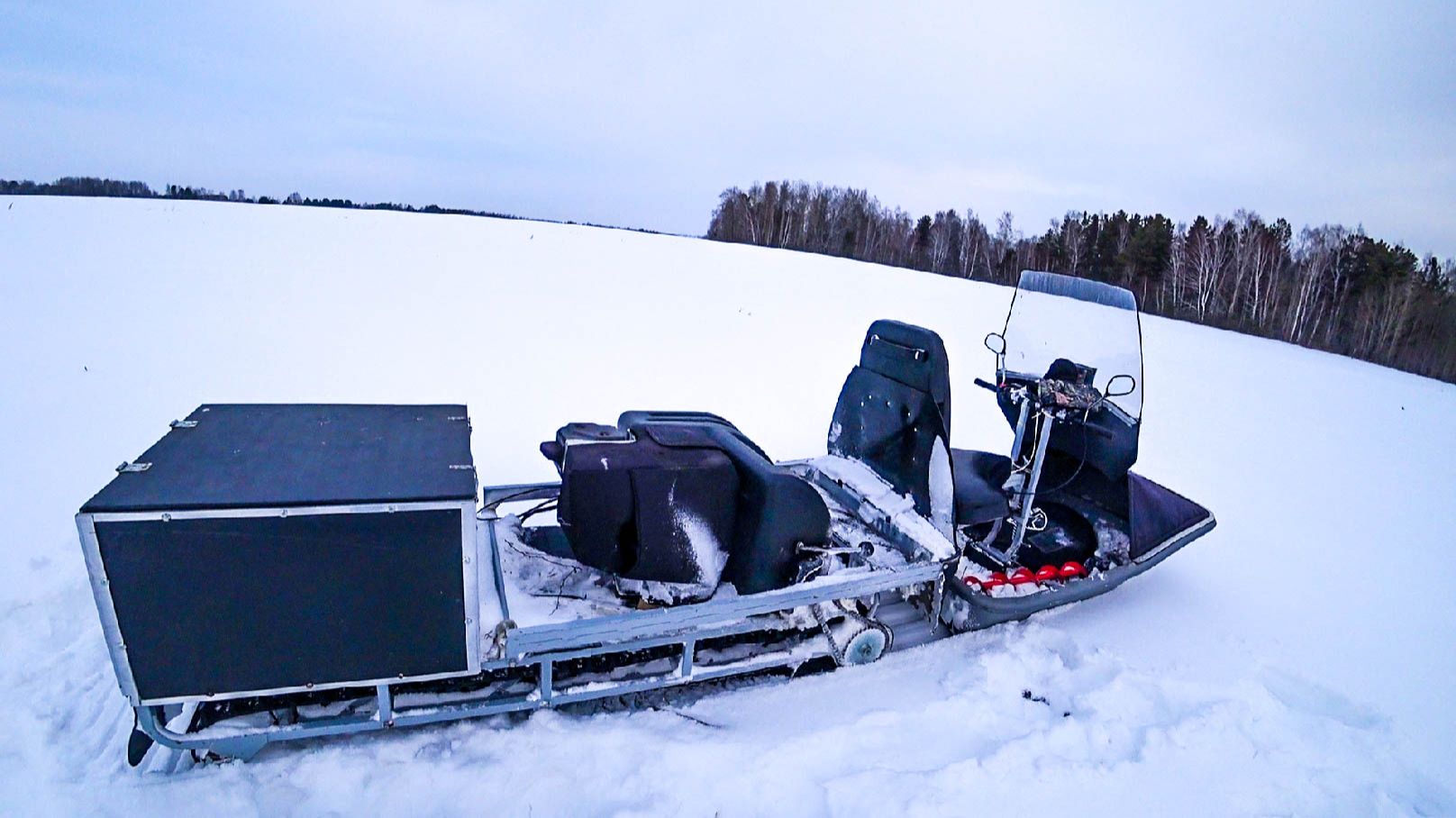На первый лед на Урагане Тайга. Ловим живца в маленькой речушке.