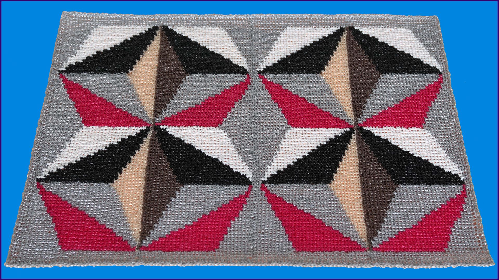 Коврик из полипропиленовой пряжи тунисским крючком. Часть 2.