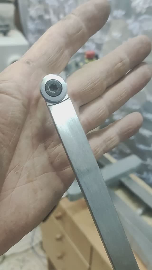 ТОкарный резец с отрицательным углом заточки на продажу