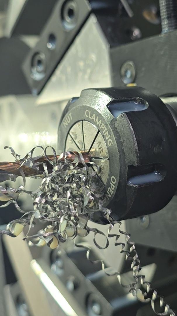 Новый токарный станок в деле!