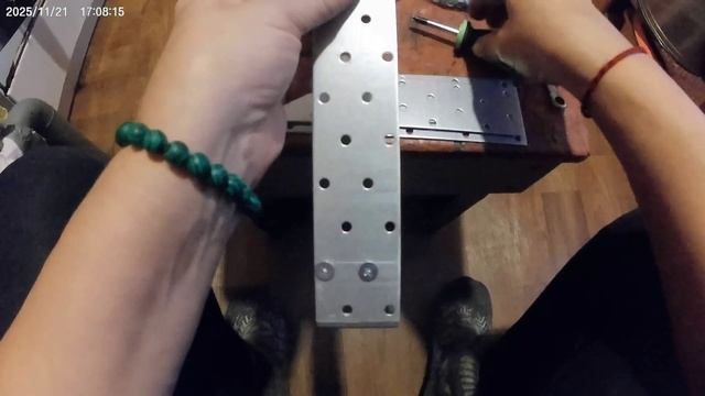 Подготовка коптильни и перепелов к копчению.