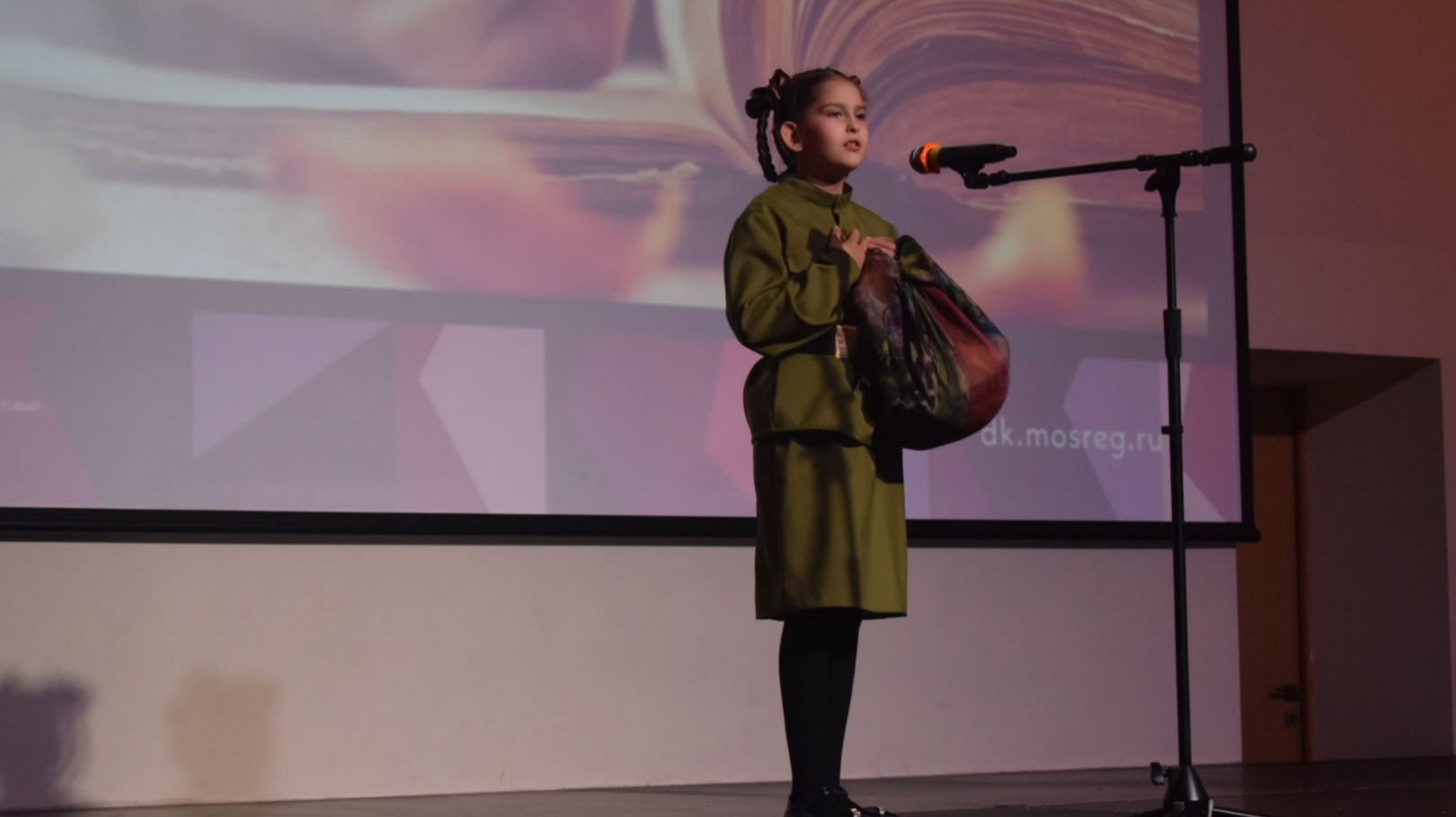 Две сестры бежали от войны. Автор: Сергей Сухонин. Читает:Арина Коноваленко, 8 лет