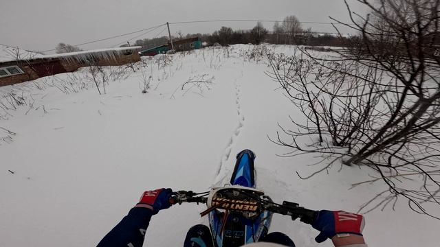ПЕРВЫЙ РАЗ НА СНОУБАЙКЕ. yamaha yz450. vortex 137