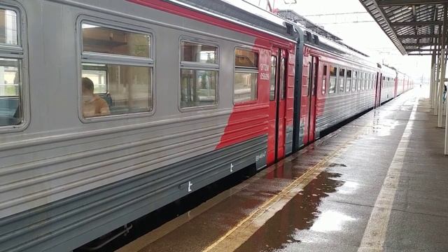 Ленинград (СПб), станция метро (платформа) Обухово, прибытие и отправление поезда