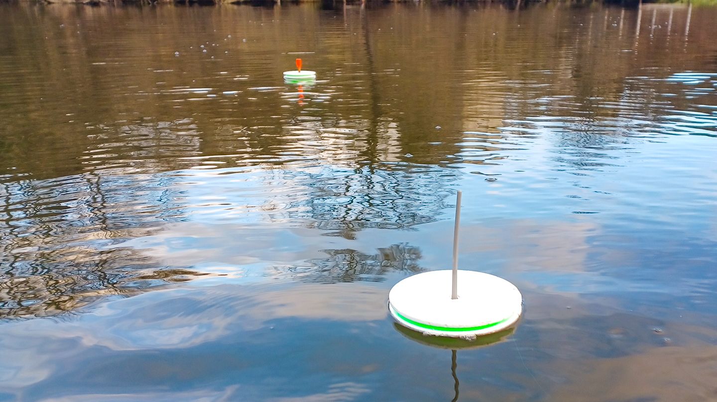 ТЫ ПОСМОТРИ КАК РАСКРУЧИВАЕТ кружки КОЛЕСОМ ПО ВОДЕ. Рыбалка на спиннинг в 2025