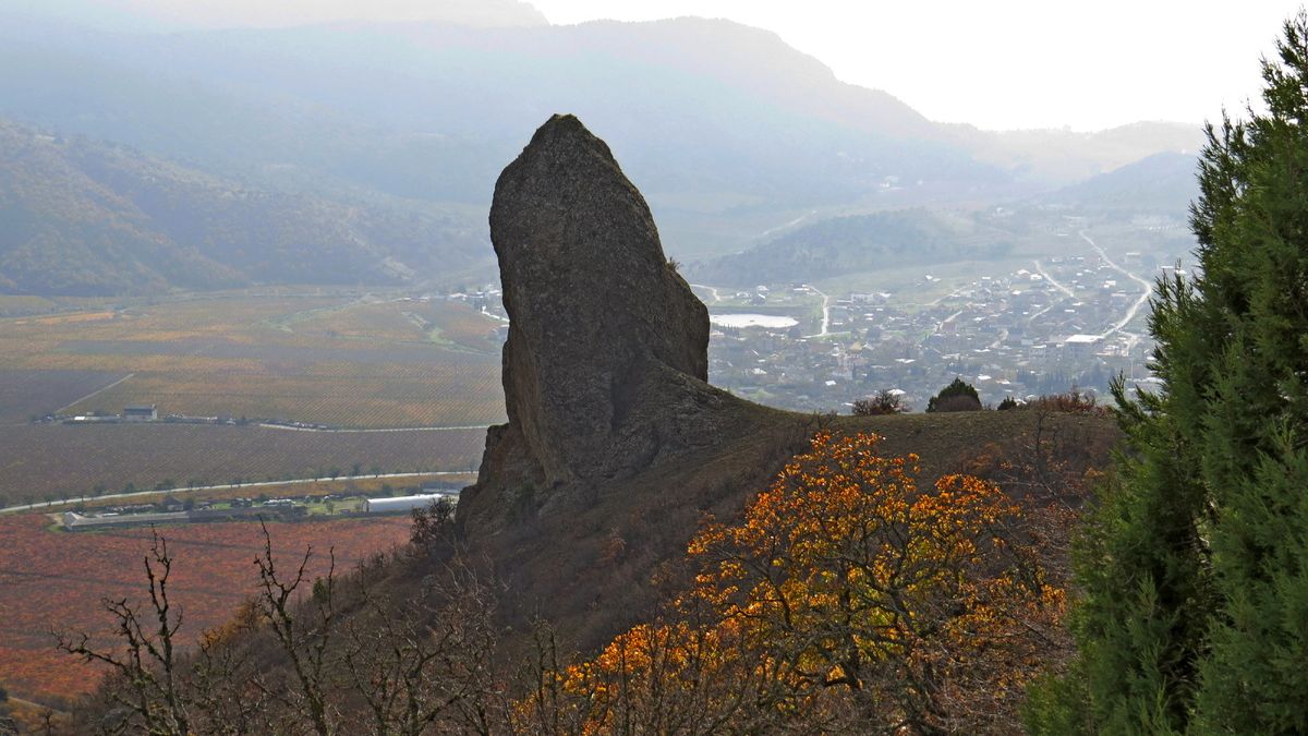 Потрясающие виды у Чатал-Кая.