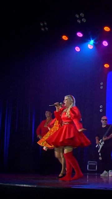 Я надену русский сарафан!