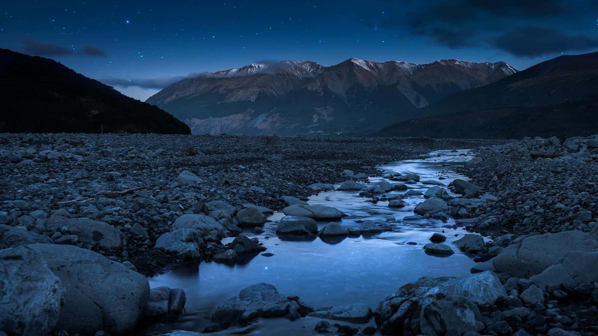 Звуки ручья и ночь