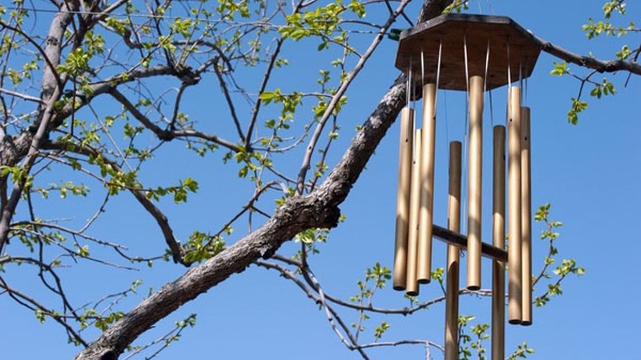 Звуки фонового шума и ветер