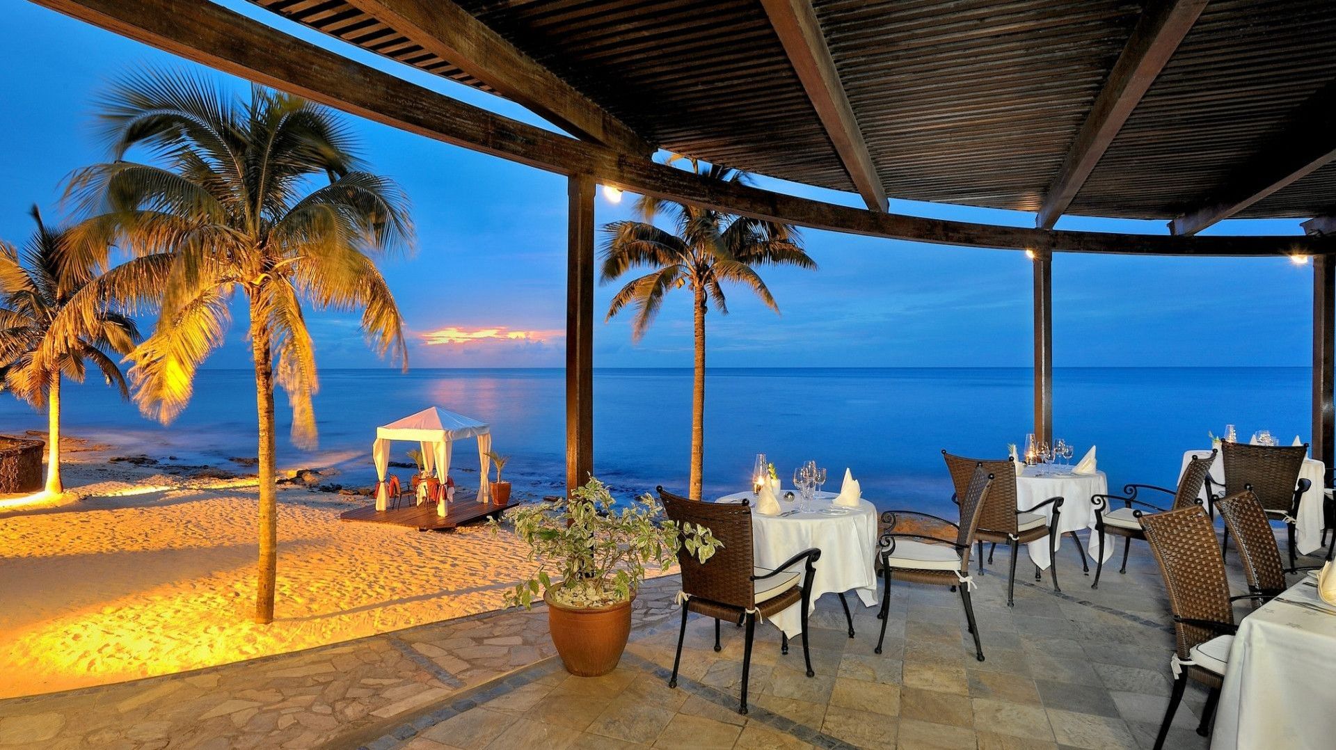 Звуки кафе и моря