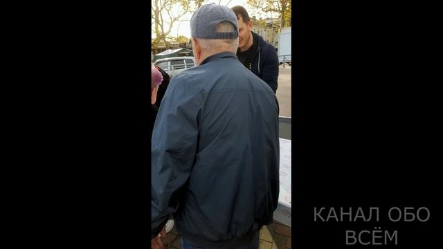 Дегустация хамсы в Геленджике.