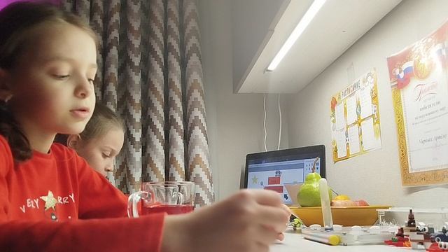 Как подруги проводят вечер!