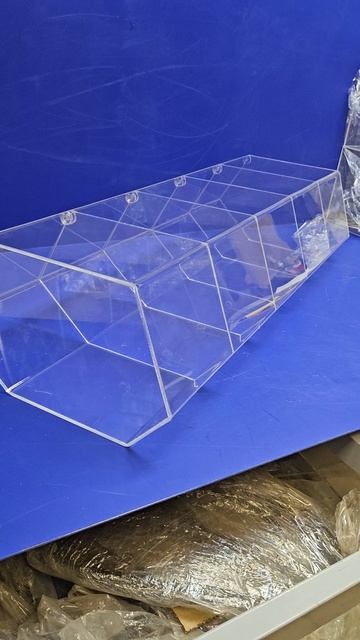 Торговое оборудование, диспенсеры,накопители и витрины из оргстекла