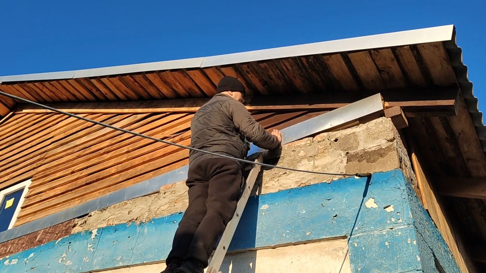 УСТАНОВИЛИ ЗАМОК НА ЗАБОР / ПРОПИТЫВАЕМ ФРОНТОНЫ ОЛИФОЙ (37 СЕРИЯ)