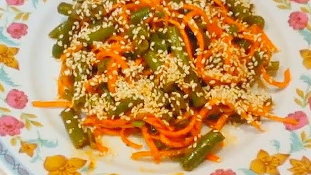 Салат по-корейски. Очень вкусно.