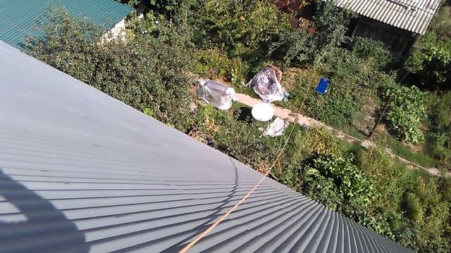 Герметизация стыков жестянной трубы.