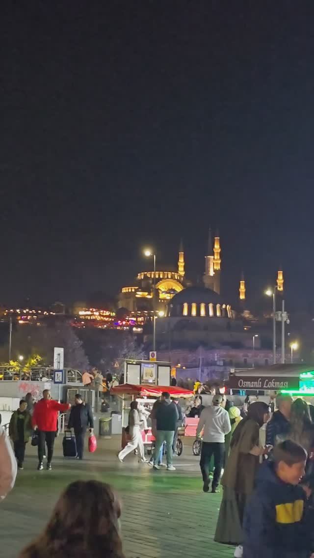 Гуляем ночью по Стамбулу