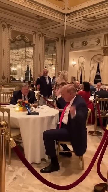 Трамп танцует под калинку