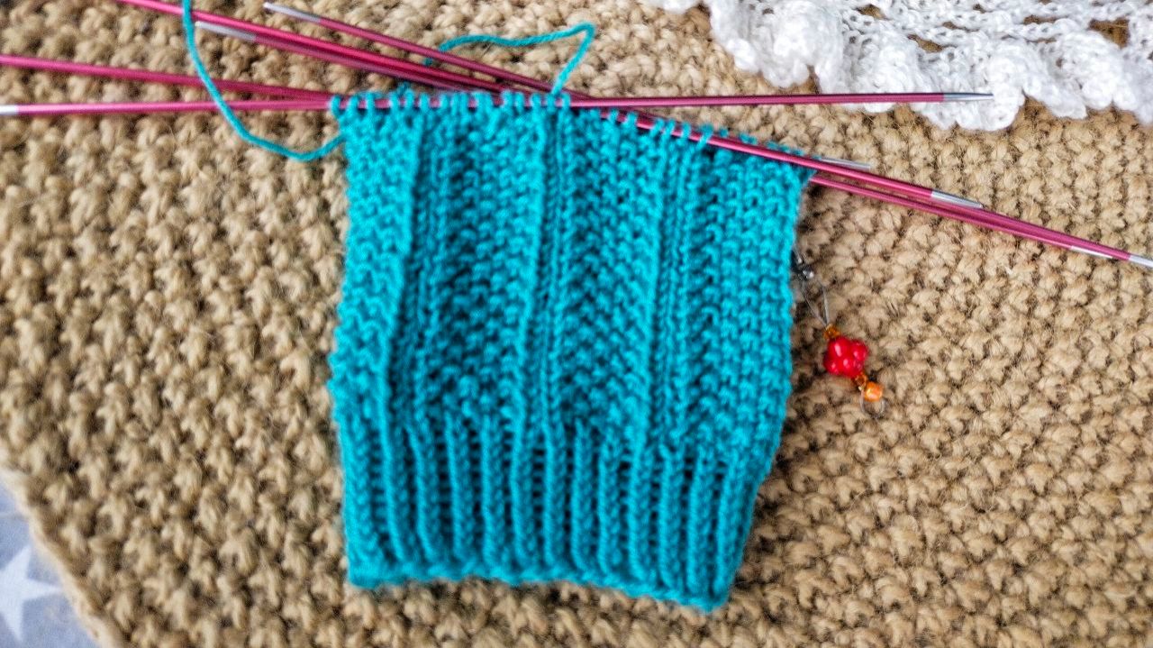 Идея простого вязания носочков / лицевые и изнаночные / узоры для начинающих.