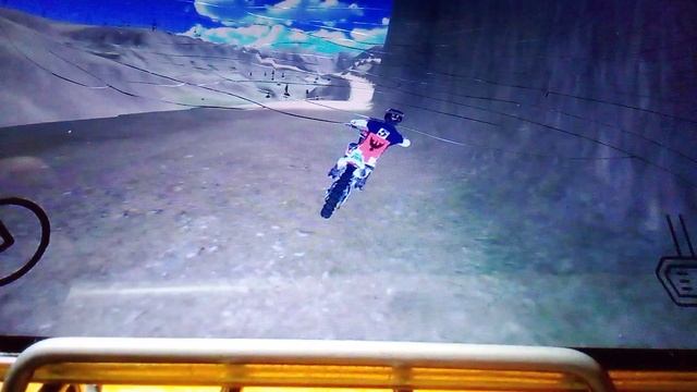 Рассекаю на своём мотоцикле по большим каньонам и лесным прериям в симуляторе байкера.