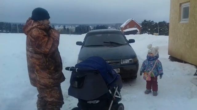 АРХИВ 2019:ПОСЛЕ БОЛЕЗНИ ЧИСТИМ СНЕГ ГУЛЯЕМ ПЕЧЕМ БУЛОЧКИ ИЗ СЛОЕНОГО ТЕСТА 2019год