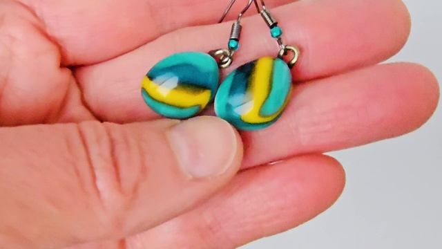 эффектные висячие серьги из цветного стекла ручной работы