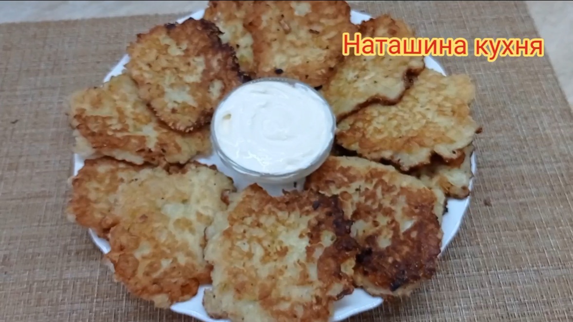 Оладьи из лука на манке на завтрак. Вкусные оладушки.