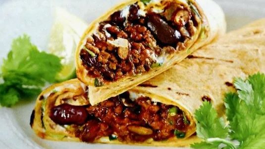 Буррито фасолевый с кукурузной лепешкой