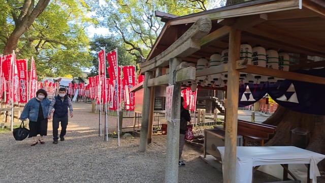 Храм в Осака, и желания загадать и камешки найти,  японский маркетинг