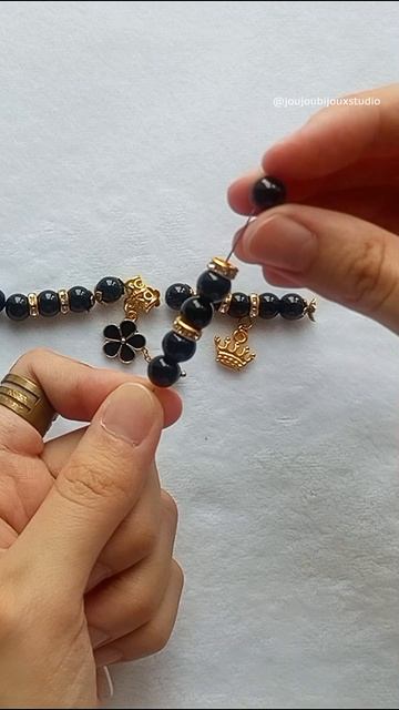 Браслет из стеклянных бусин с подвеской Черный цветок 🖤