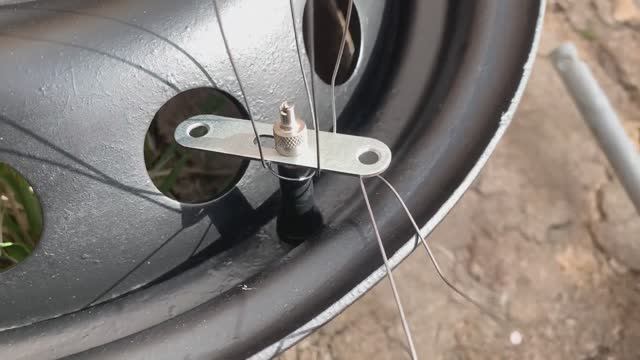 Как легко и быстро заменить вентиль на диске авто своими руками