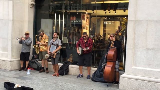 Уличные музыканты в Барселоне