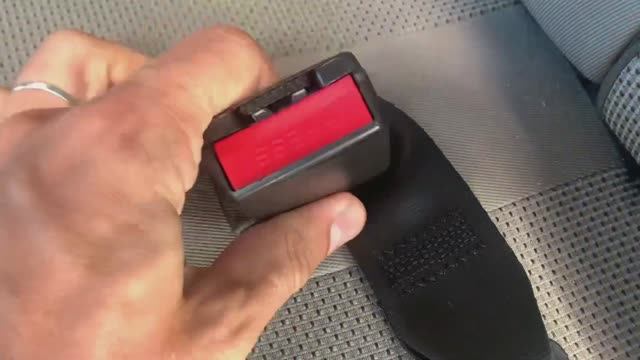 Универсальный замок ремня безопасности второго третьего ряда лада ларгус