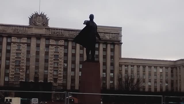 Памятник Ленину на Московской площади в С-Пб