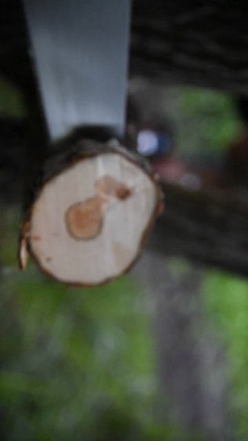 Простая пила - ножовка. Пилим десять сантиметров.