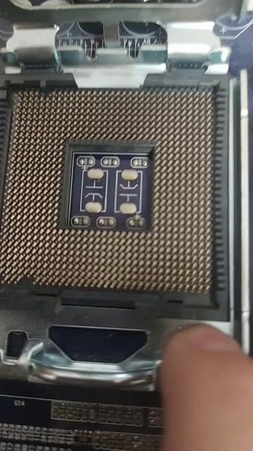 туториал как поставить процессор в щиток на мат. плате