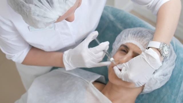 Контурная пластика губ препаратом QT Fill