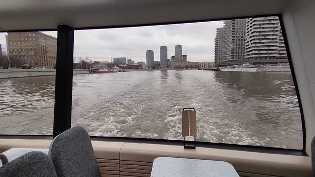 Москва. Речное электросудно "Очаковка".