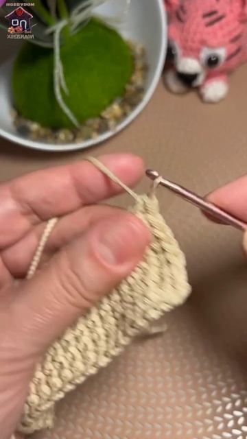 Как уголок вяжу в этом ролике  я покажу