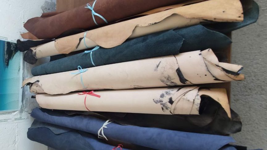 Коробка № АА2092   КОЖА КРС Растительного дубления целые шкуры