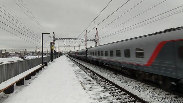 СПб. Платформа "Сортировочная". Пассажирский в сторону Москвы.