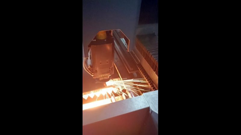 Запуск лазера и тестовая резка металла на заводе «Машдеталь»